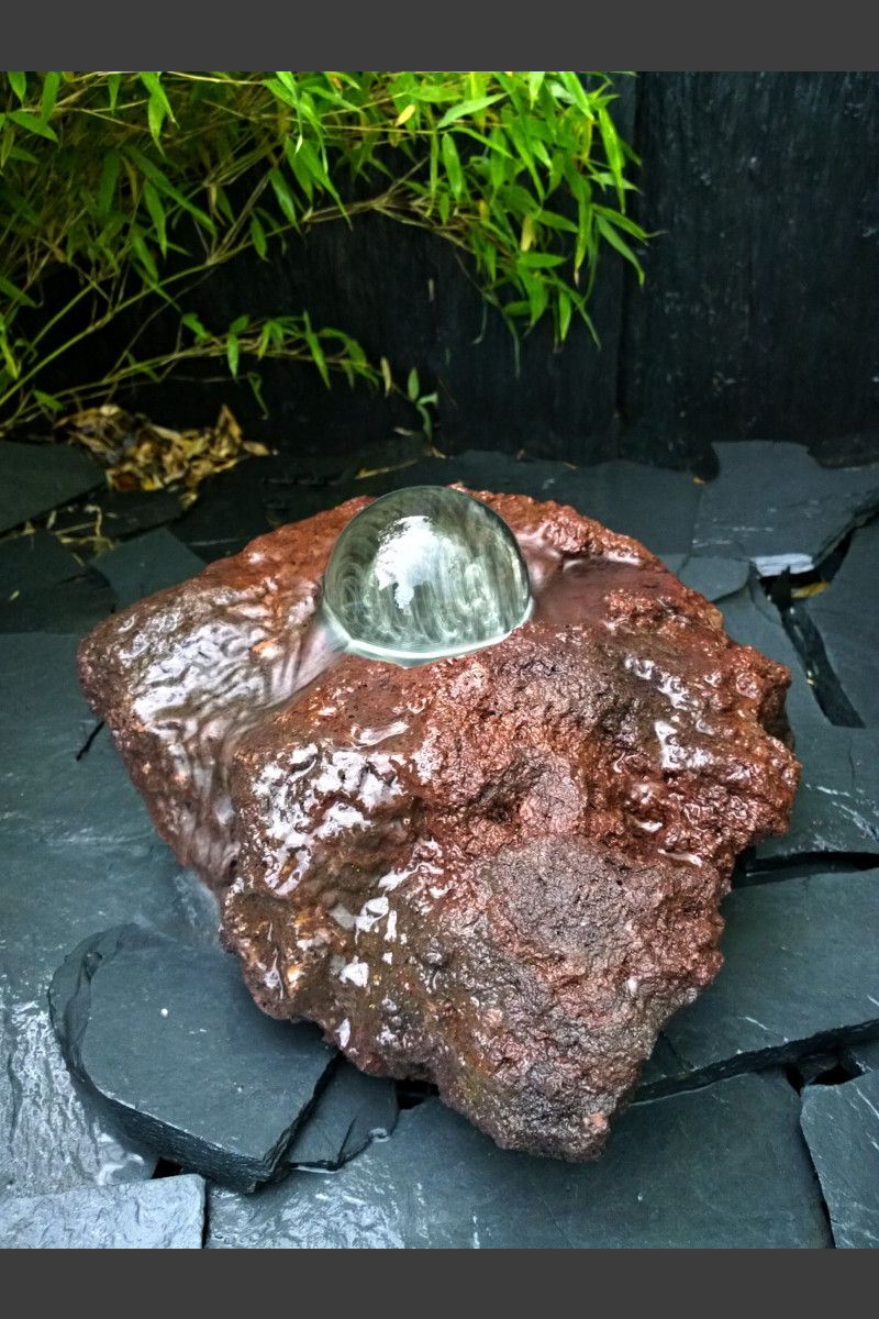 Lava Quellstein mit drehender Glaskugel 10cm - Monolithique