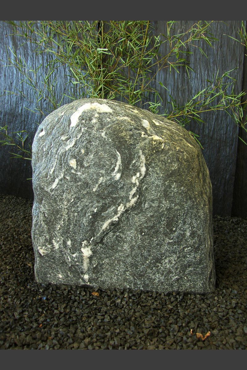 Kalkstein Alpengrau Findling 72cm - Monolithique