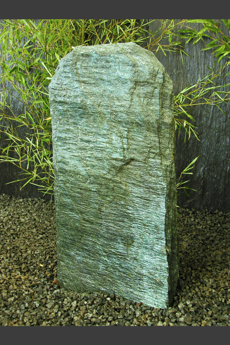 Solitärstein Felsen aus Serpentinit facettenartig - Monolithique