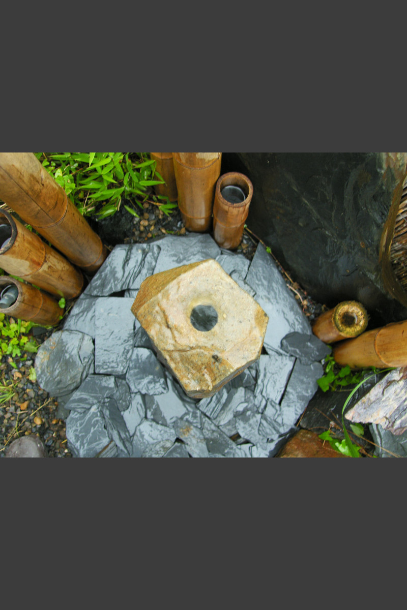 Quellstein Monolith Basalt 75cm - Monolithen Säulen - Quellsteine ...