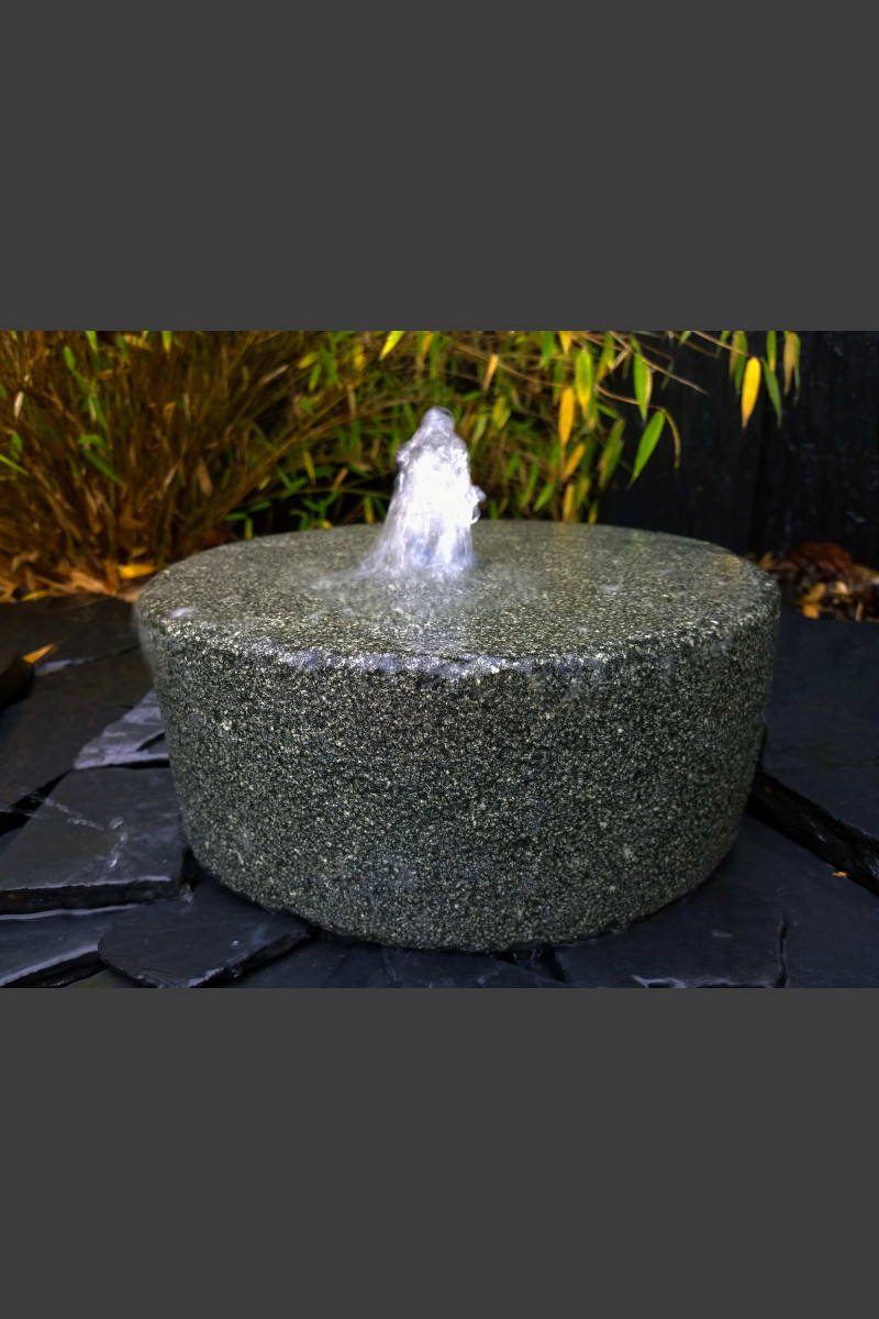 Granit Mühlstein Quellstein schwarz 30cm - Monolithique