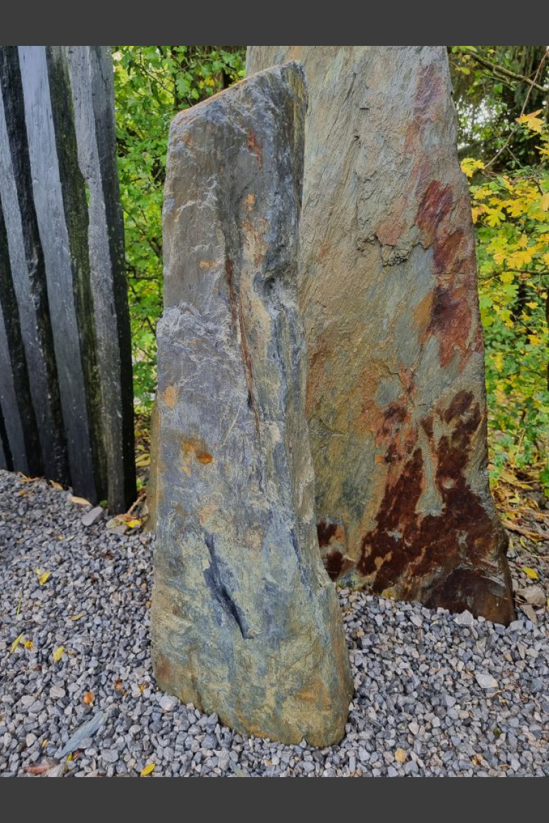 Pierre Solitäre Schiste gris-brun 90cm de haut - Pierres Solitaires ...