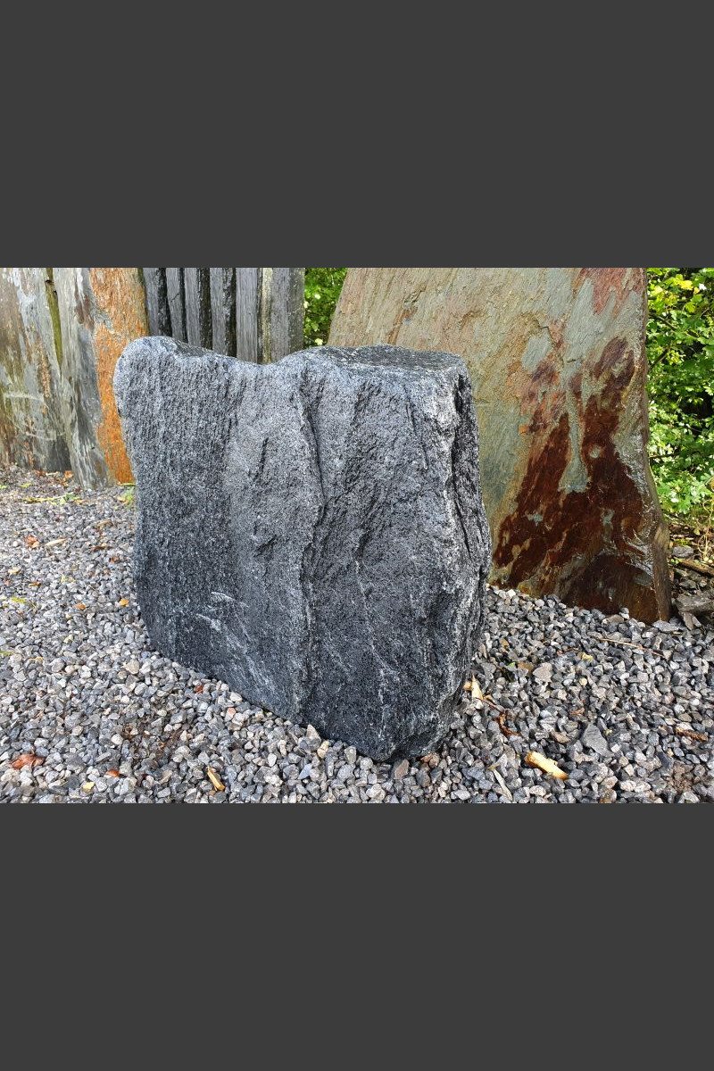 Pierre Solitäre Schiste gris-noir - Monolithique