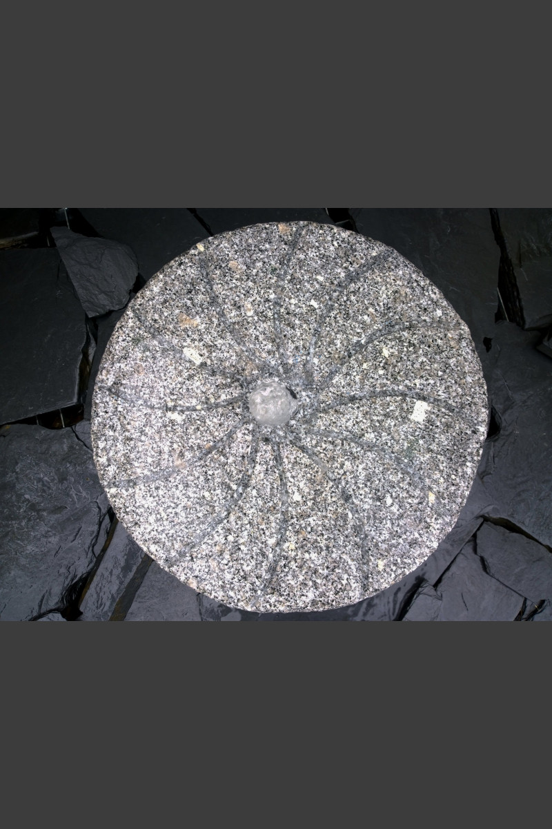 Bronsteen Molensteen van grijs Graniet 40cm - Molenstenen - Compleetset ...